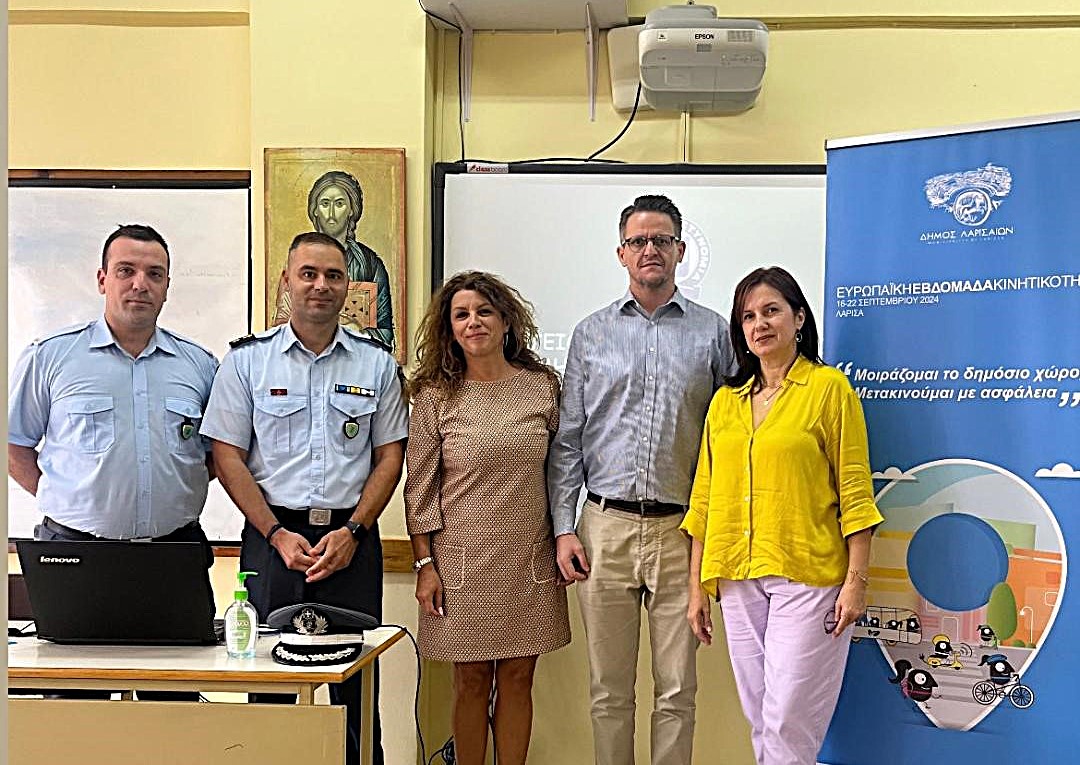 Λάρισα: Μαθητές του 10ου Γυμνασίου ενημερώθηκαν για τους κανόνες οδικής ...