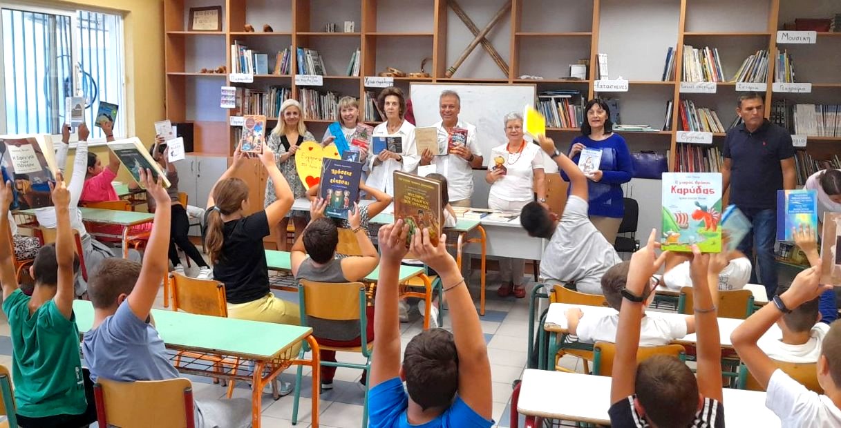 Το Πολιτιστικό Κέντρο Εκπαιδευτικών Λάρισας προσέφερε βιβλία στο 33ο ...
