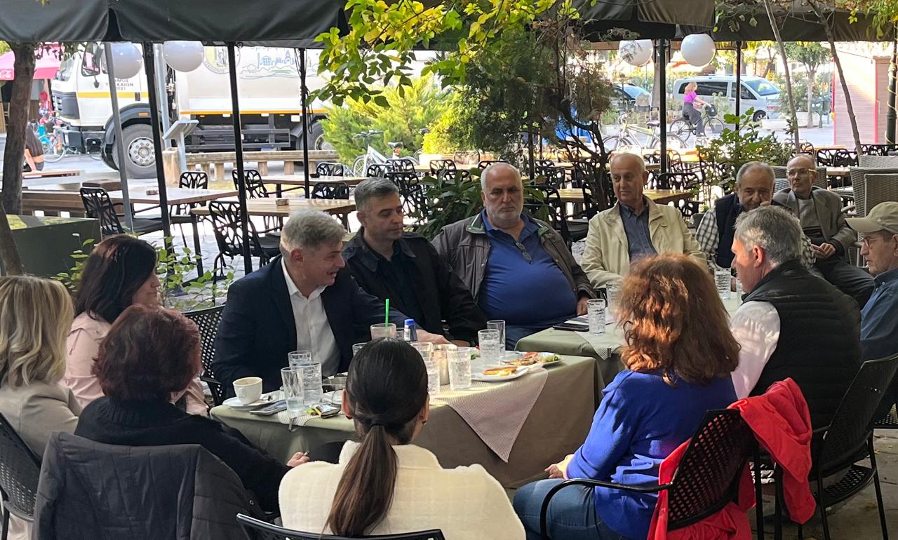 Περιοδεία του υποψηφίου προέδρου ΣΥΡΙΖΑ ΠΣ Νικόλα Φαραντούρη στη ...