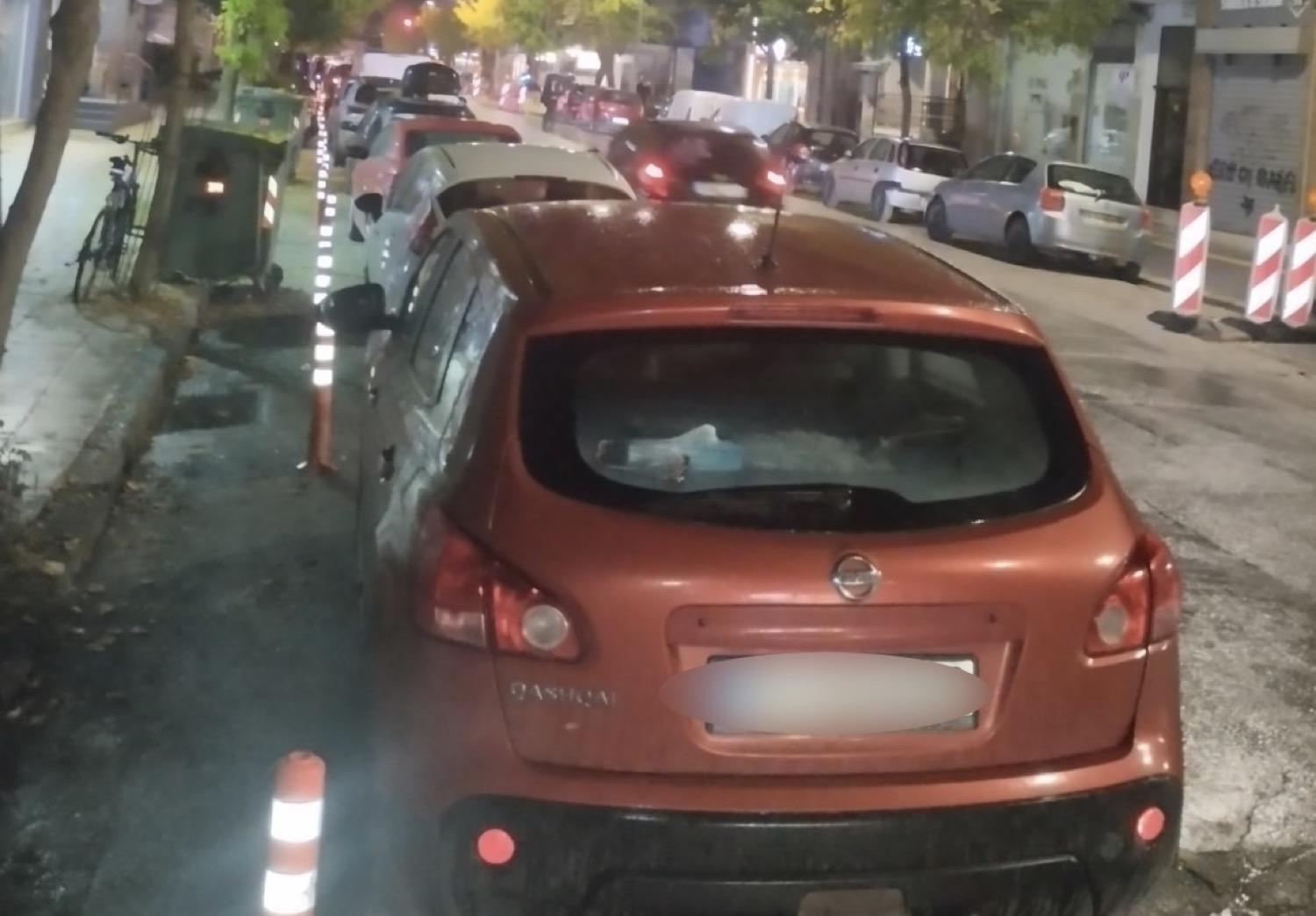 Λάρισα: Τα ετσιθελικά παρκαρίσματα, τα… διακοσμητικά κολονάκια και το ...