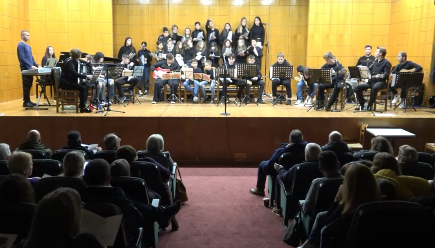 Με μεγάλη επιτυχία η συναυλία αφιερωμένη στο Πολυτεχνείο από την ...