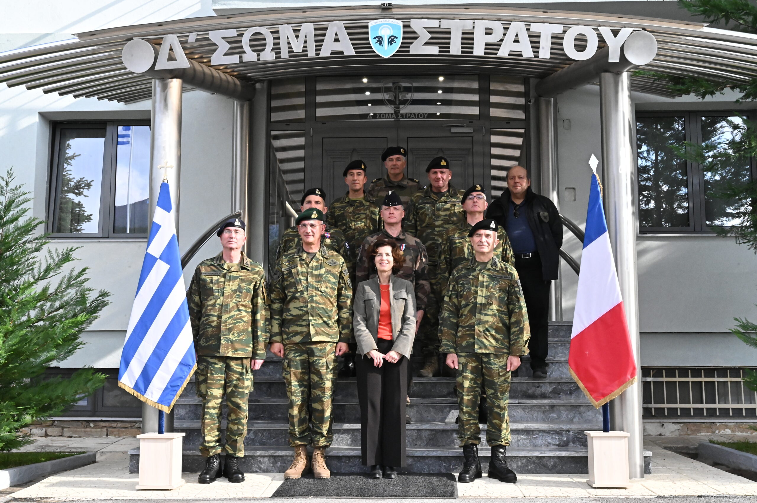 ΓΕΣ: Υπογραφή κοινής επιστολής προθέσεων μεταξύ της XXV Τεθωρακισμένης ...