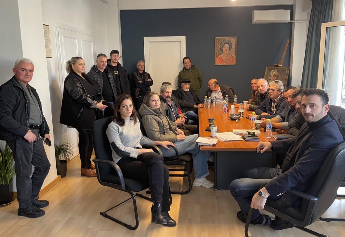 Σε απόγνωση οι κτηνοτρόφοι Τυρνάβου και Αμπελώνα - Έκτακτο Δημοτικό ...