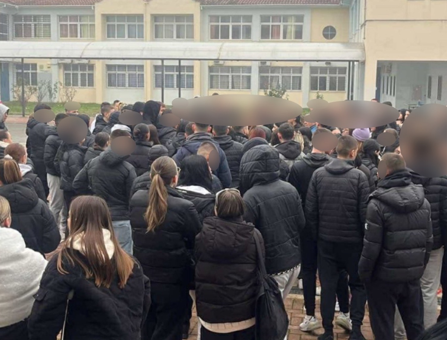 Λάρισα: Υπό κατάληψη το 7ο ΕΠΑΛ μετά το επεισόδιο με επίθεση σε μαθητή ...
