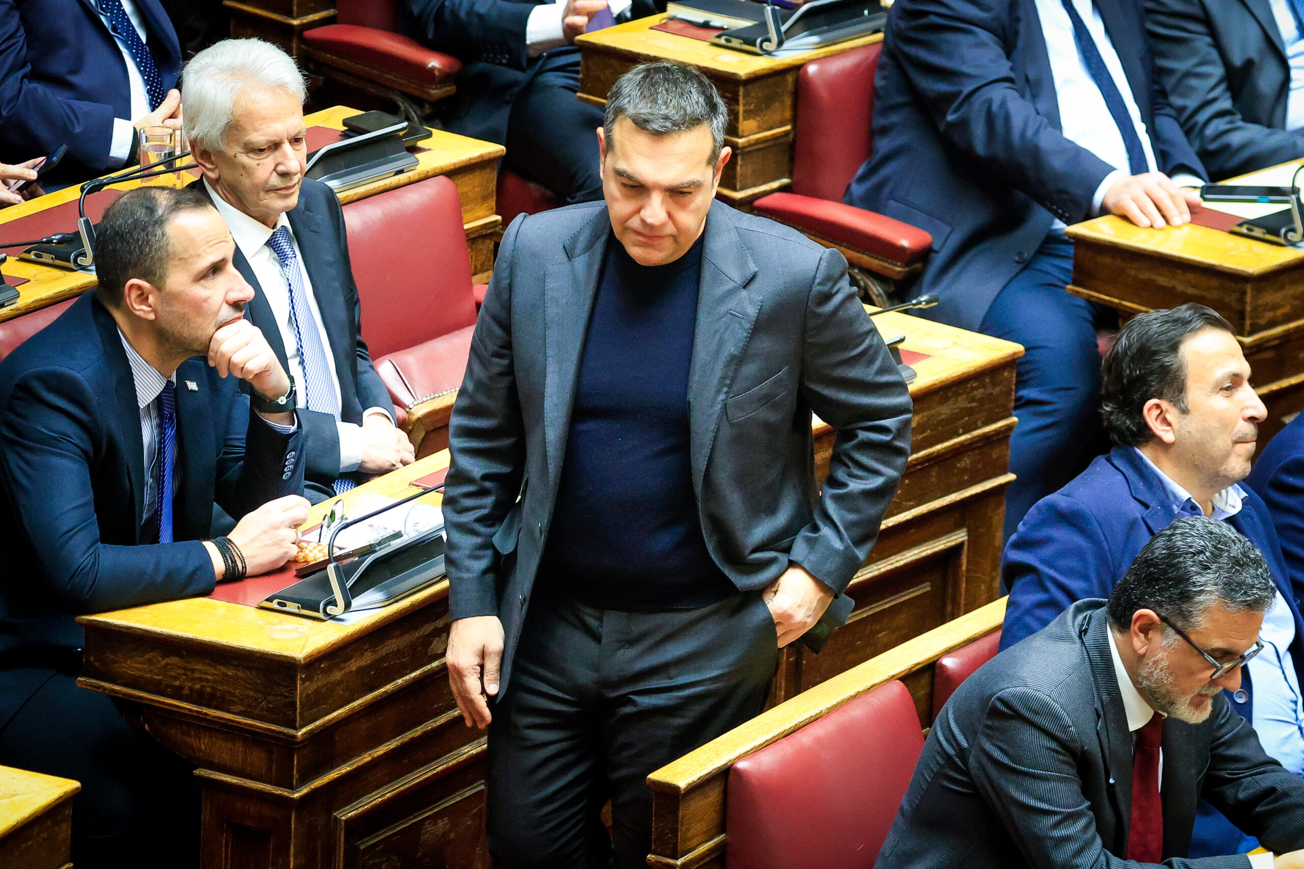 Αλ. Τσίπρας: Εμφανίζεται να καταψηφίζει τις δαπάνες του υπουργείου ...