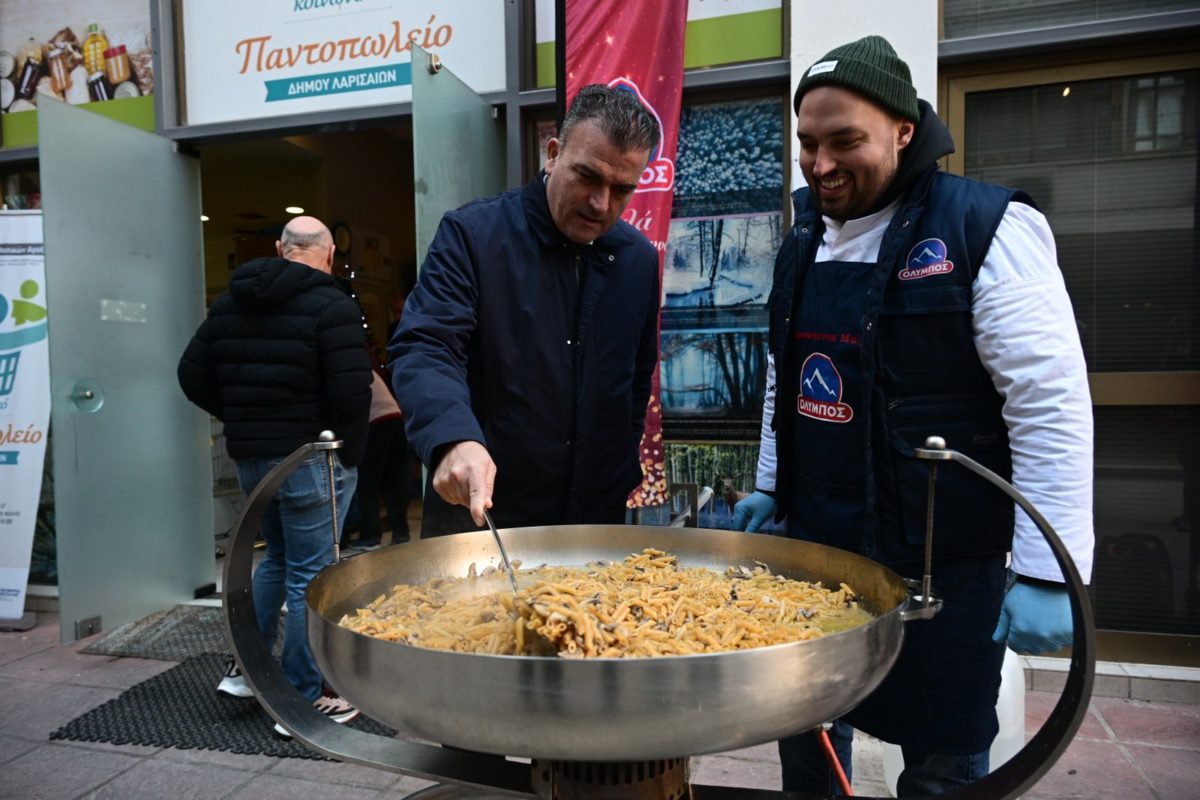 Μαμάκος: Από σήμερα η διανομή του χριστουγεννιάτικου καλαθιού - Γεύματα ...