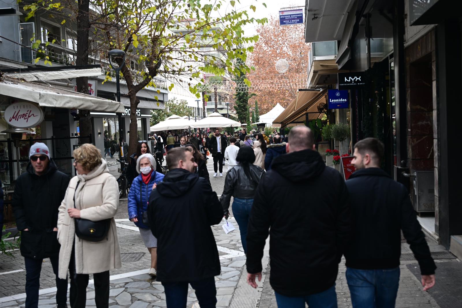 Στην αγορά για καφέ και για τα τελευταία ψώνια τους οι Λαρισαίοι ...