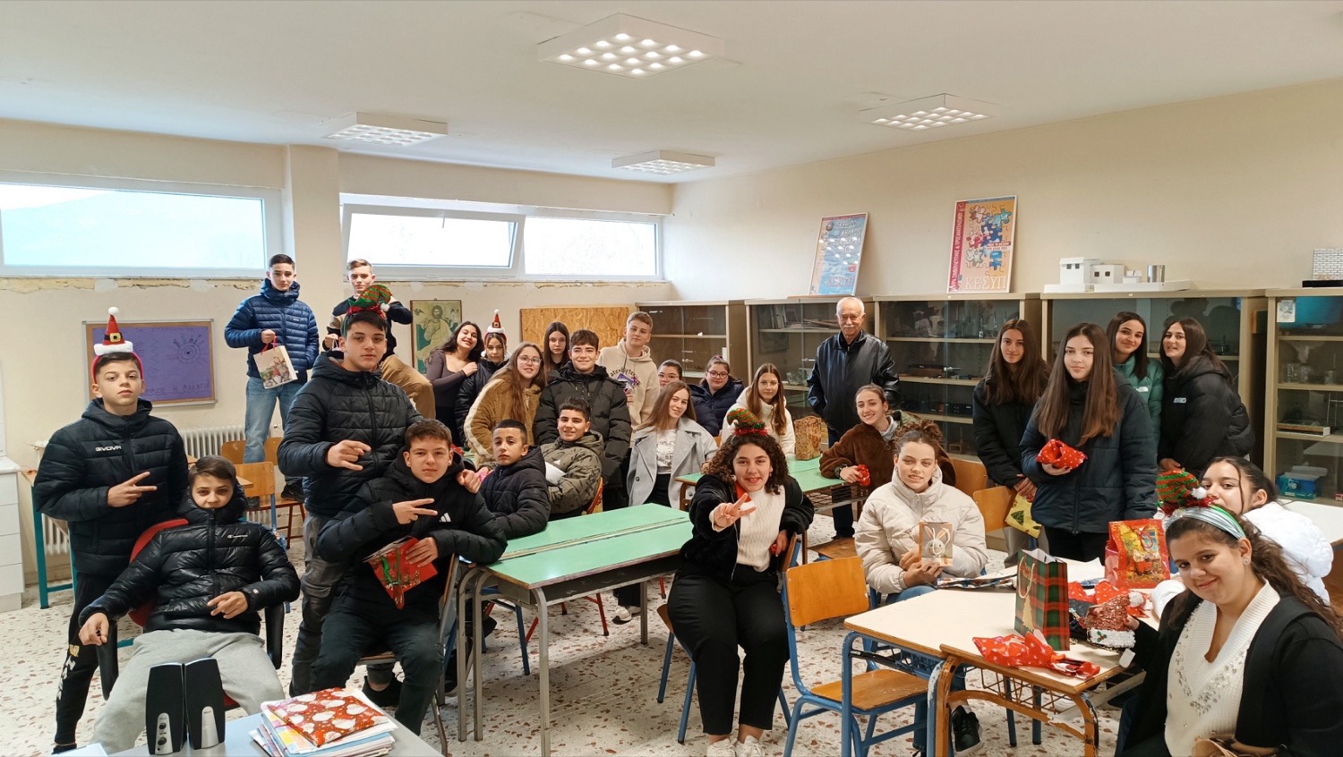 Ζεστή και διαφορετική Χριστουγεννιάτικη γιορτή για το Γυμνάσιο ...