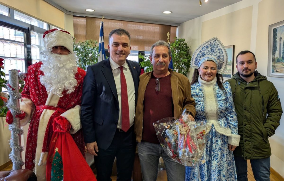 Παραμονή Πρωτοχρονιάς - Κάλαντα στο Δημαρχείο Λάρισας – ONLARISSA.GR ...