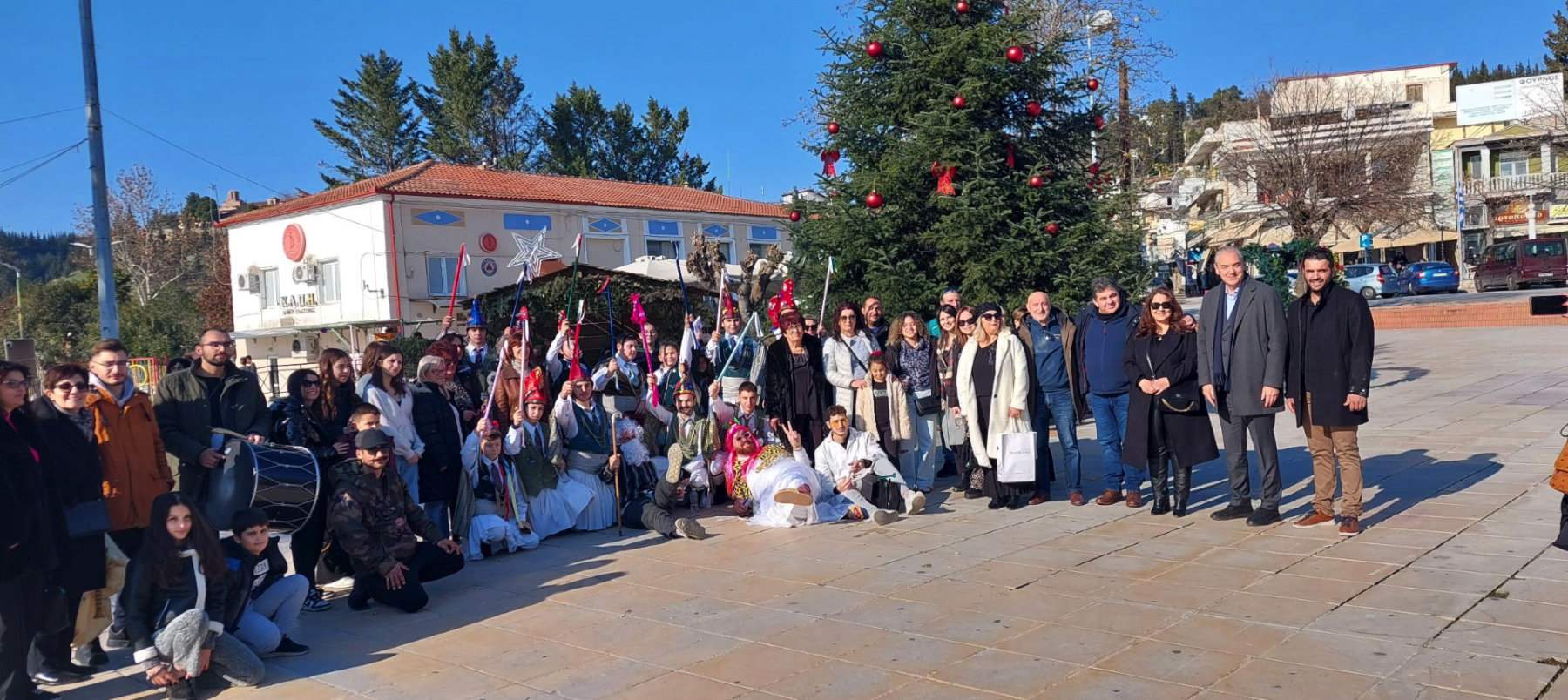 «Ταρακούνησαν» την Ελασσόνα τα «Μωμογέρια» (φωτό) – ONLARISSA.GR Νέα ...