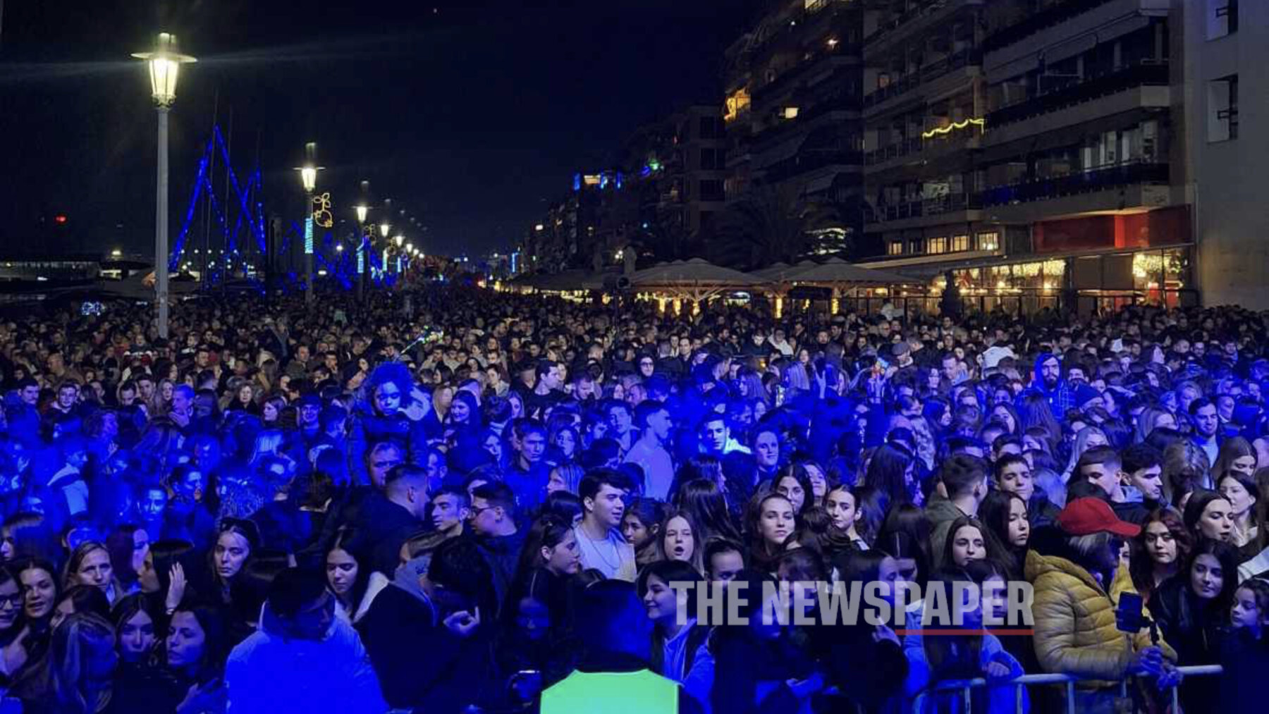 «Βουλιάζει» η παραλία από χιλιάδες Βολιώτες - Εντυπωσιακές εικόνες και ...