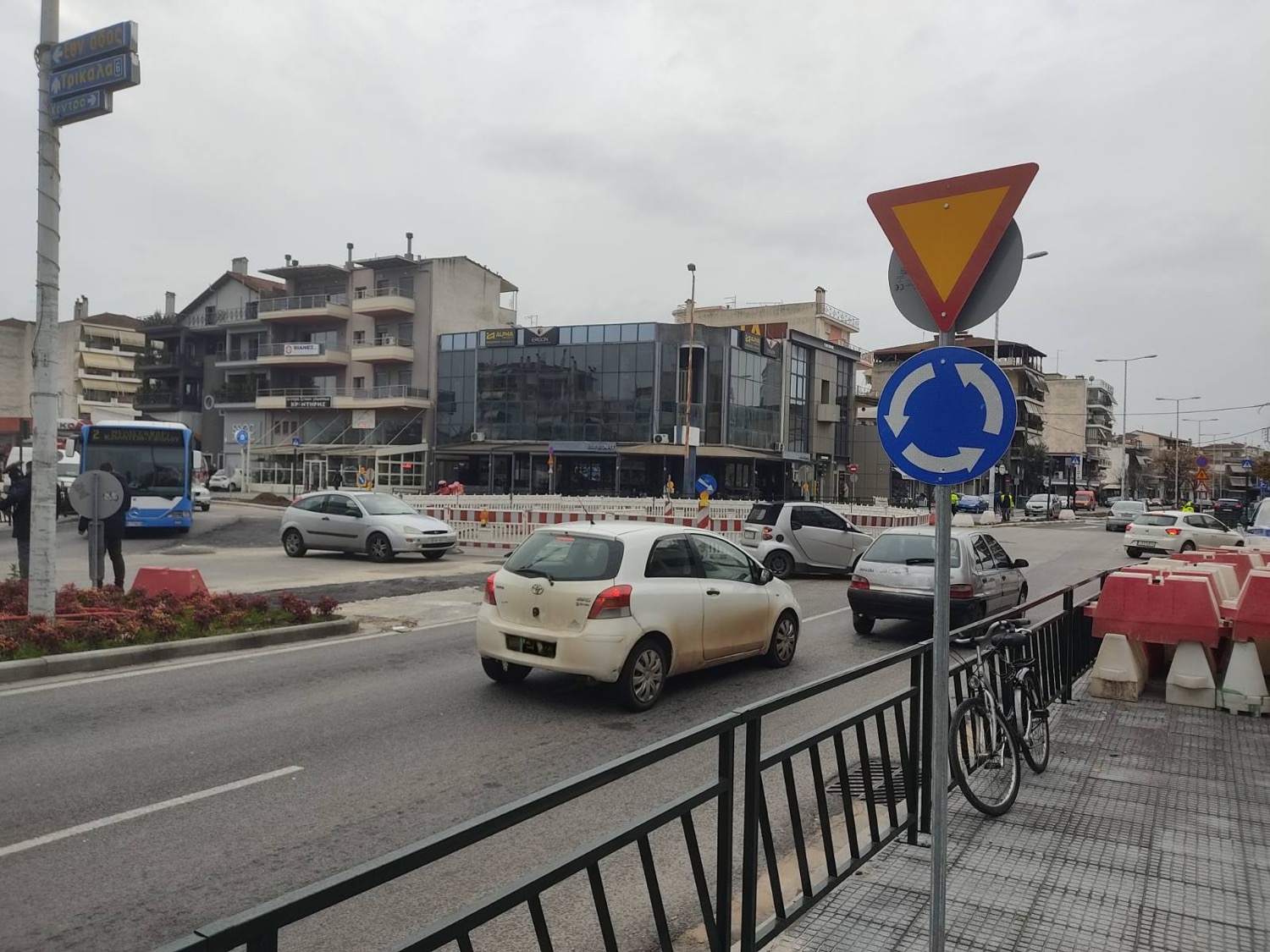 Λάρισα: Με την κατασκευή κυκλικού κόμβου συνεχίζονται οι εργασίες στη ...