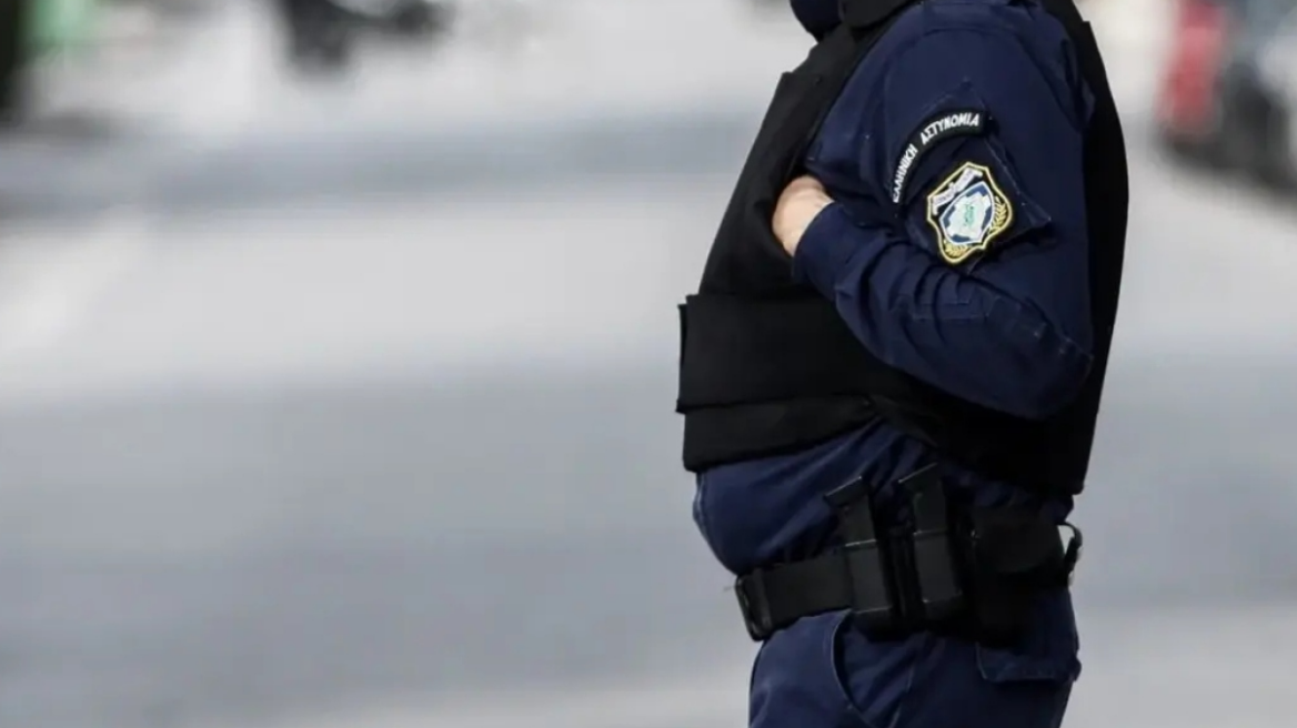 Ελεύθερη με περιοριστικούς όρους η σύζυγος του αστυνομικού της Βουλής ...