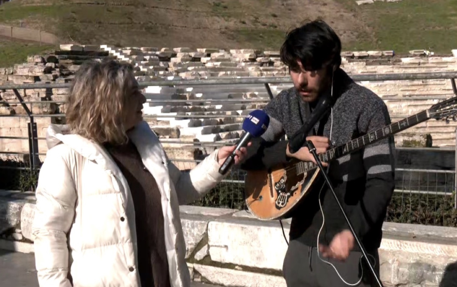 Λάρισα: Ο μουσικός του δρόμου που θυμάται τον Β. Τσιτσάνη τη μέρα που ...