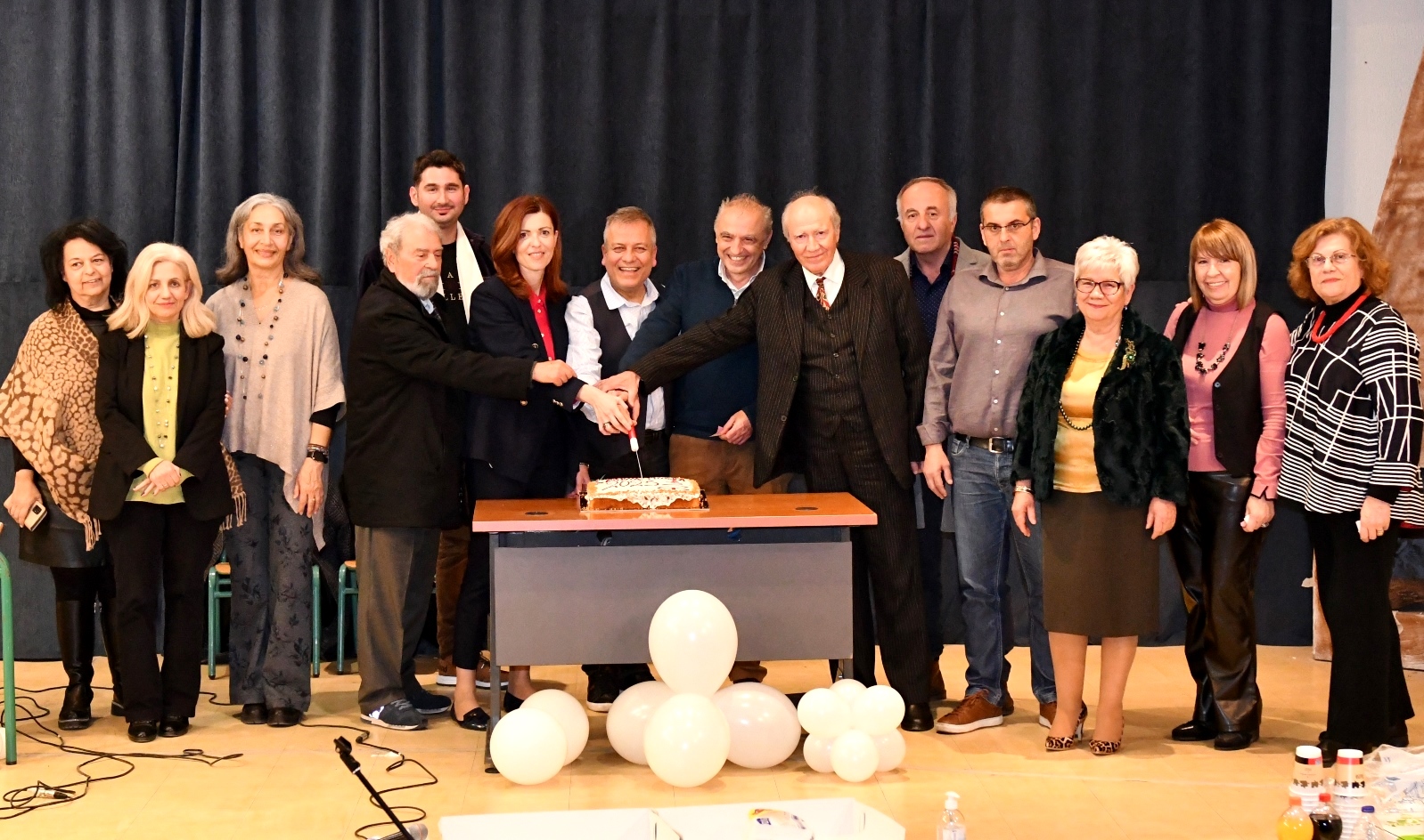 Το Πολιτιστικό Κέντρο Εκπαιδευτικών Λάρισας έκοψε πίτα και ολοκλήρωσε ...