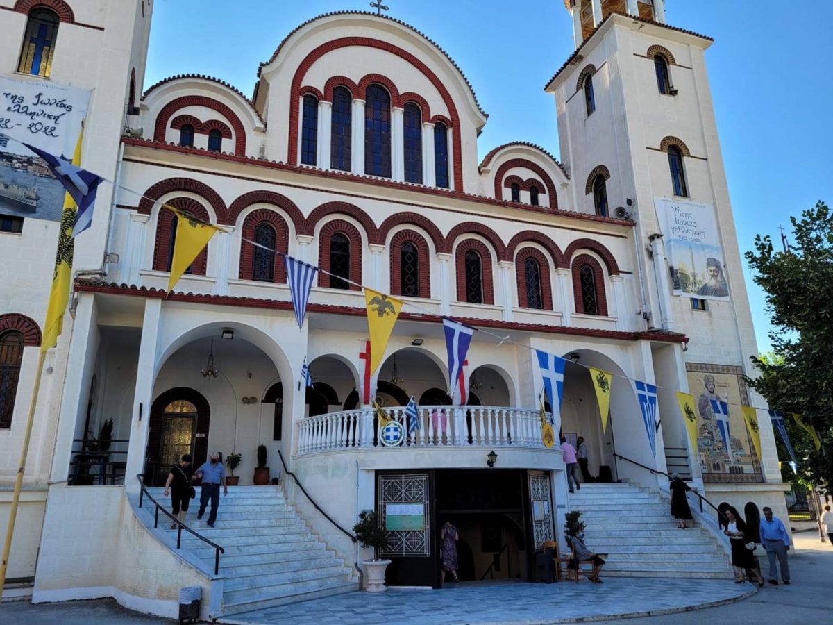 Ιερά Αγρυπνία στον Ιερό Ναό Ζωοδόχου Πηγής Αμπελοκήπων Λάρισας προς ...