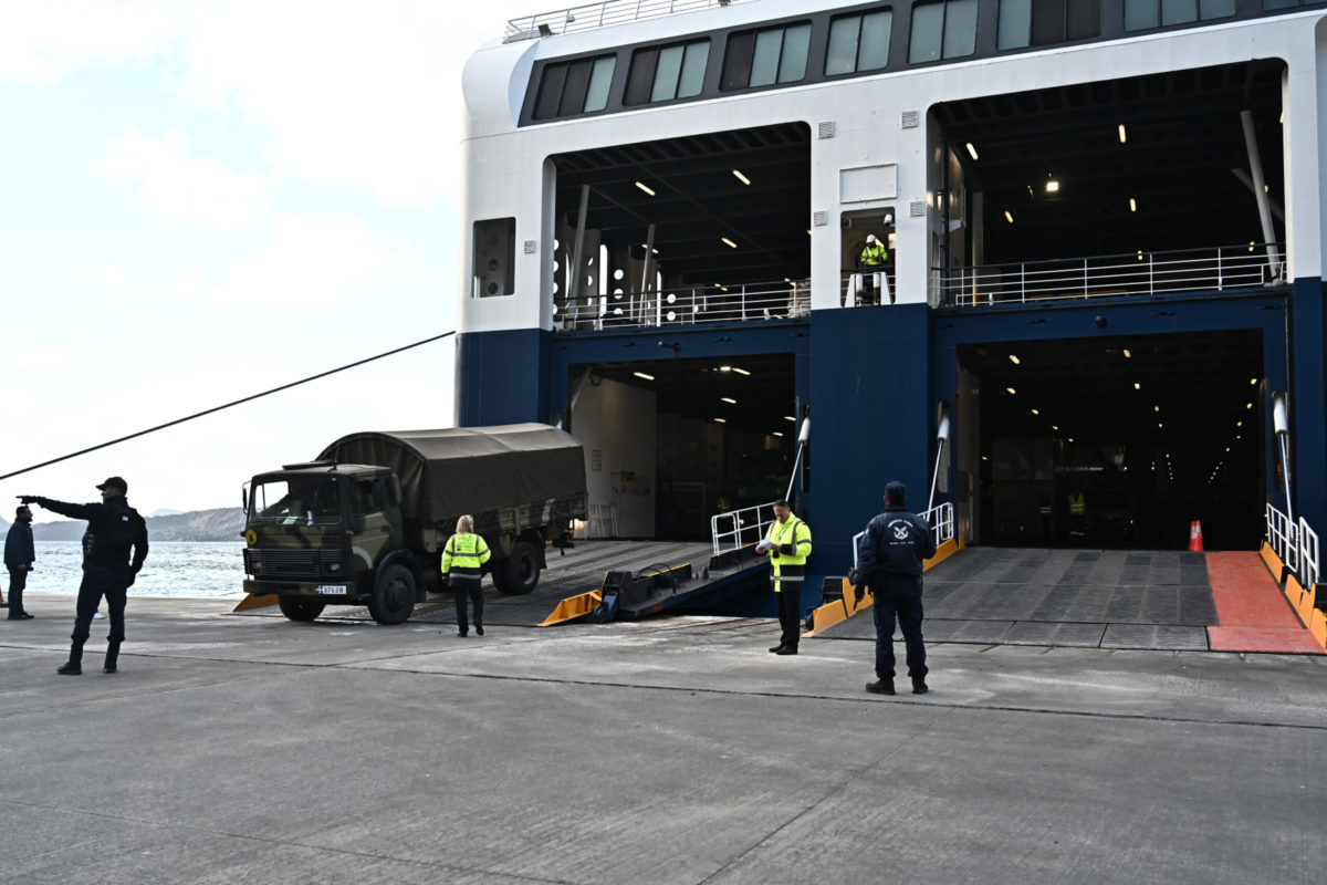 Σαντορίνη: Έφτασαν στο νησί οχήματα του Στρατού, της Πυροσβεστικής, της ...