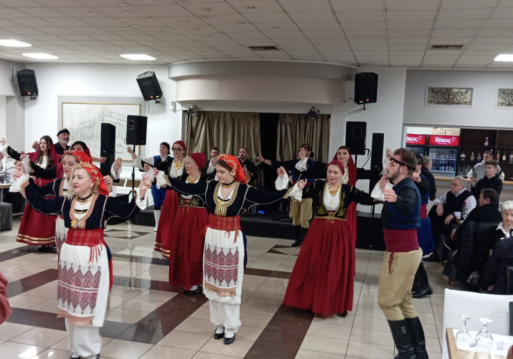 Σε ευχάριστο κλίμα η ετήσια χοροεσπερίδα του Συλλόγου Κρητικών Λάρισας ...
