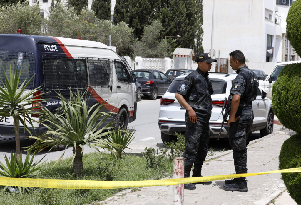 Τυνησία: Σε θάνατο καταδικάστηκαν οκτώ κατηγορούμενοι για τη δολοφονία ...