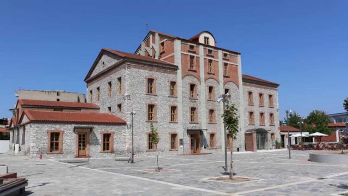 «Κεντώντας το 1821 - Με το βλέμμα στο Μέλλον»: Εγκαινιάζεται στη Λάρισα ...