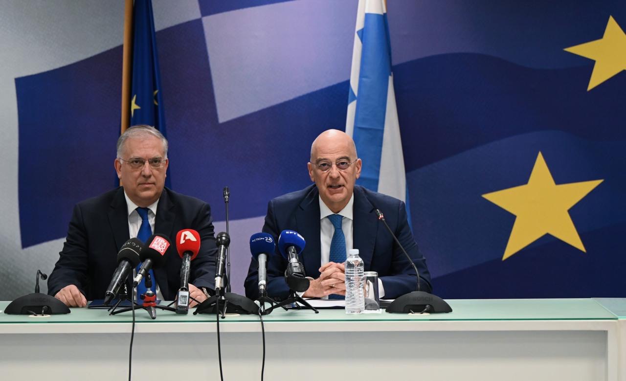 Ένοπλες Δυνάμεις: Εκσυγχρονίζονται τεχνολογικά – Τι υπέγραψαν Δένδιας ...