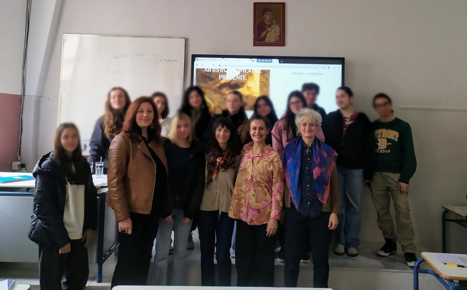 Η Διευθύντρια του Γαλλικού Ινστιτούτου με τη Γαλλική Καλλιτεχνική Ομάδα ...