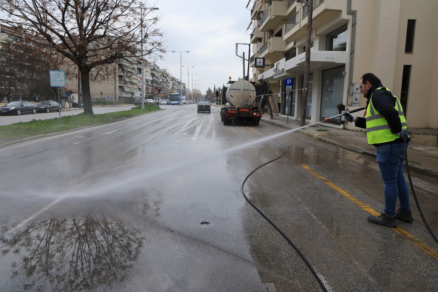 Δήμος Λαρισαίων: Σήμερα οι εργασίες πλύσης οδοστρώματος και πεζοδρομίου ...