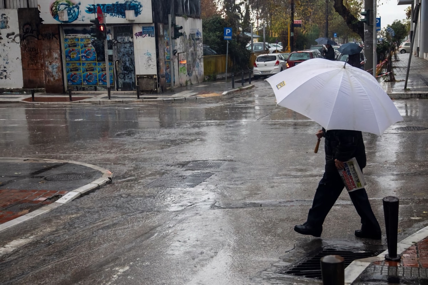 Καιρός σαν «προχωρημένο Φθινόπωρο»: Οι διαδοχικές διαταραχές φέρνουν ...