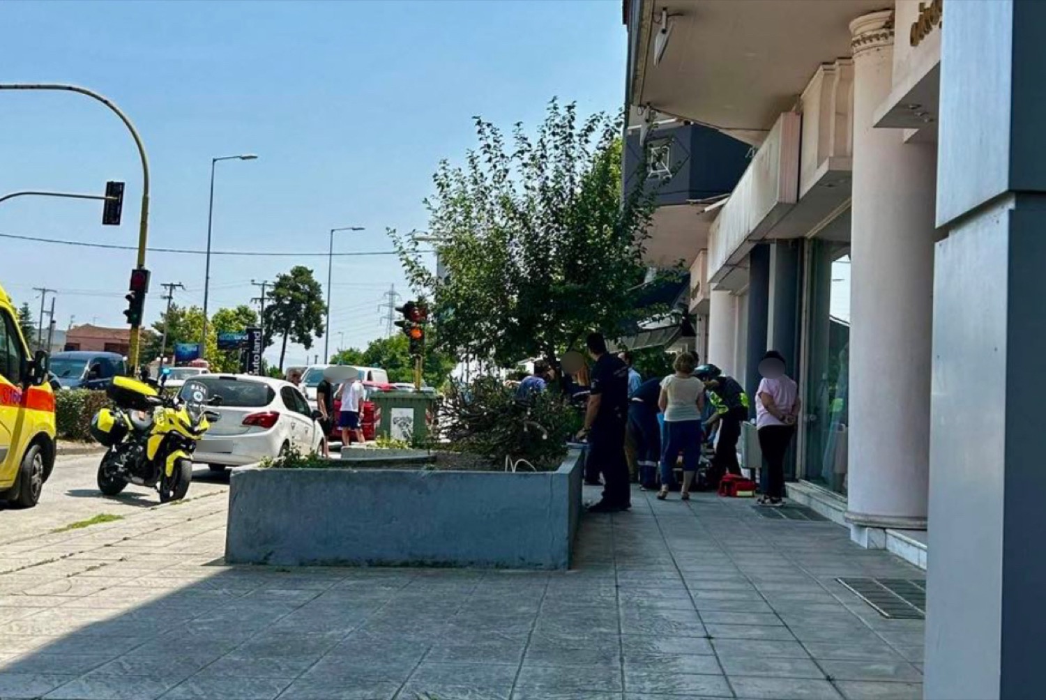 Λάρισα: Στο νοσοκομείο πεζή που παρασύρθηκε από αυτοκίνητο στην περιοχή ...