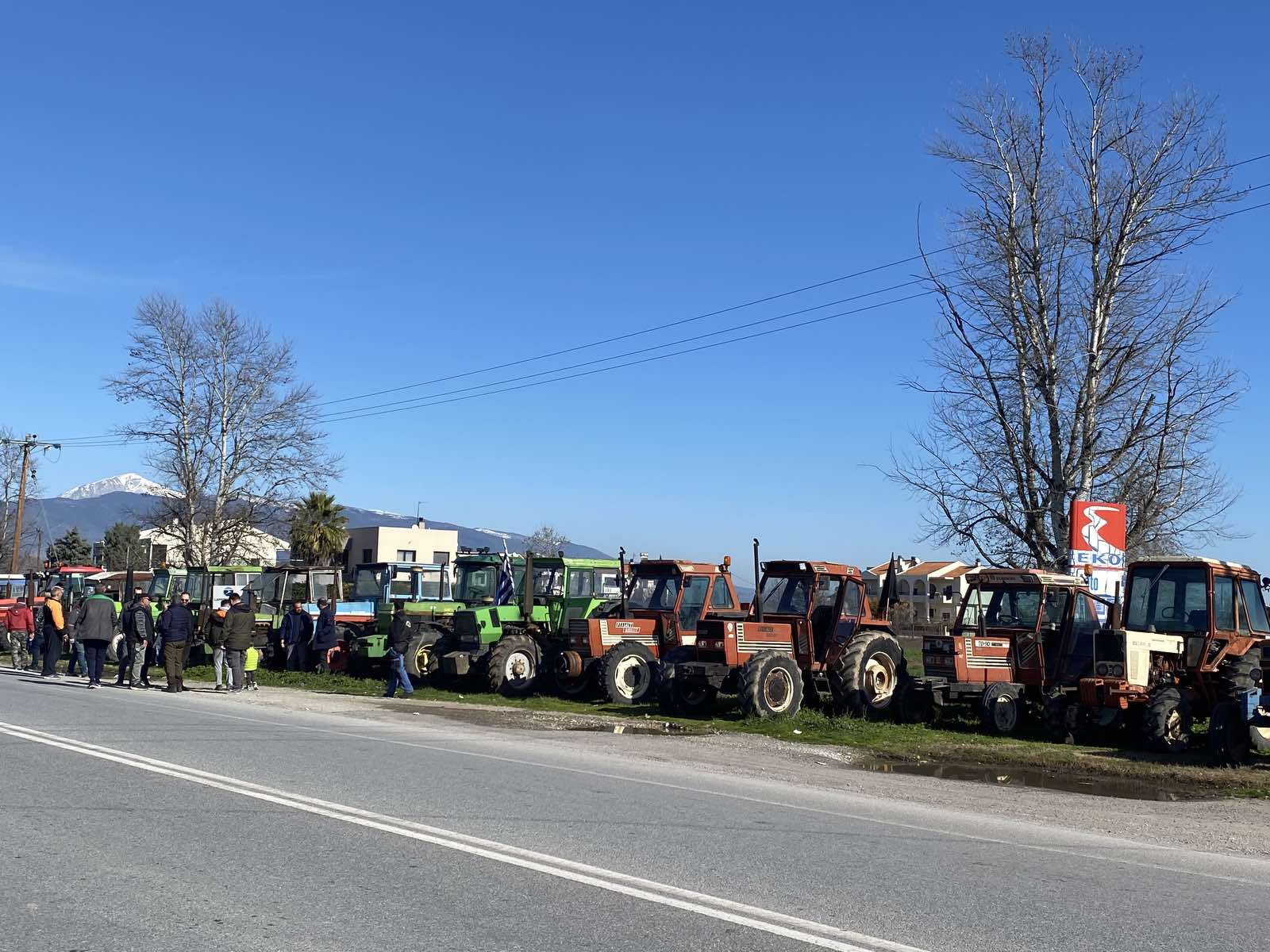 Nέα κινητοποίηση αγροτών αύριο Σάββατο στη Λάρισα - Στα διόδια του ...