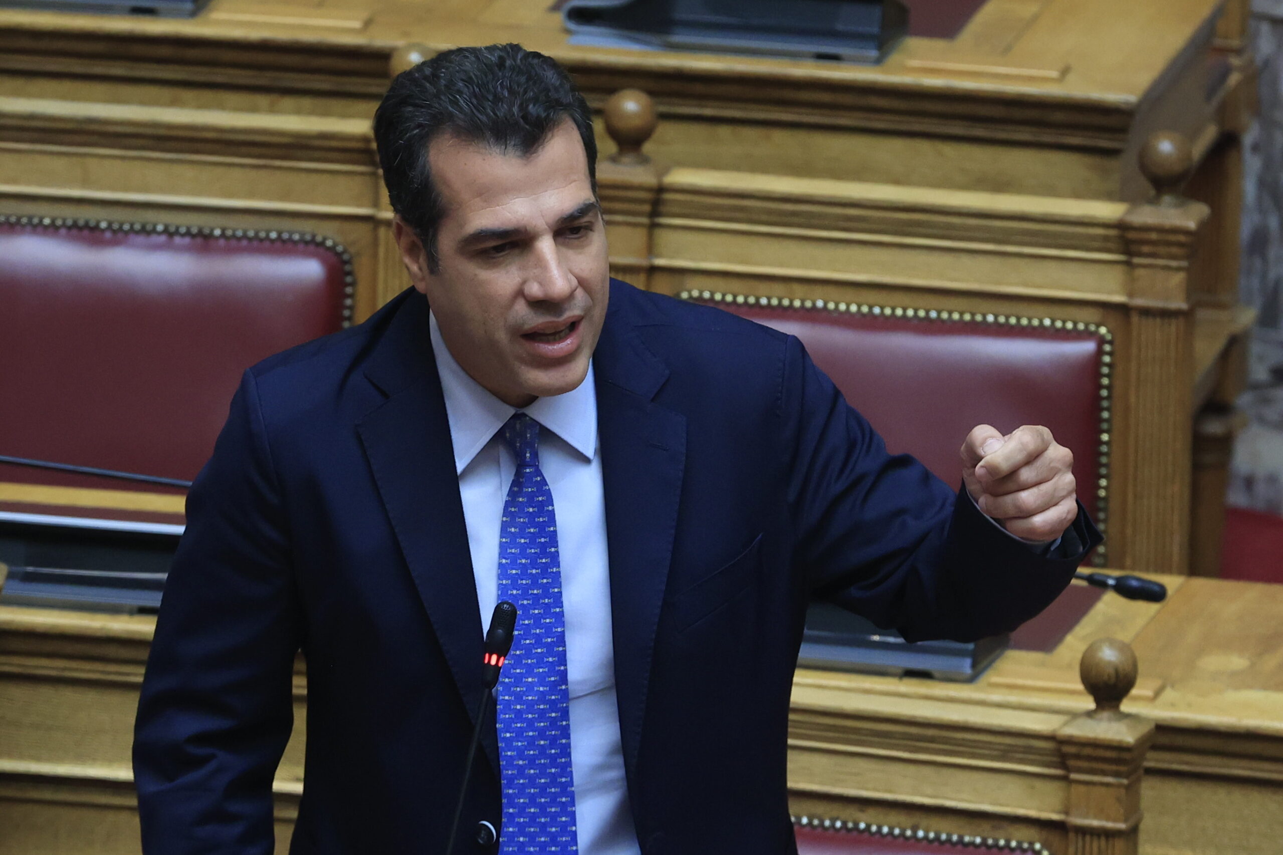 Σφοδρή αντιπαράθεση του Θ. Πλεύρη με τον Αλ. Καζαμία (Πλεύση) για το ...