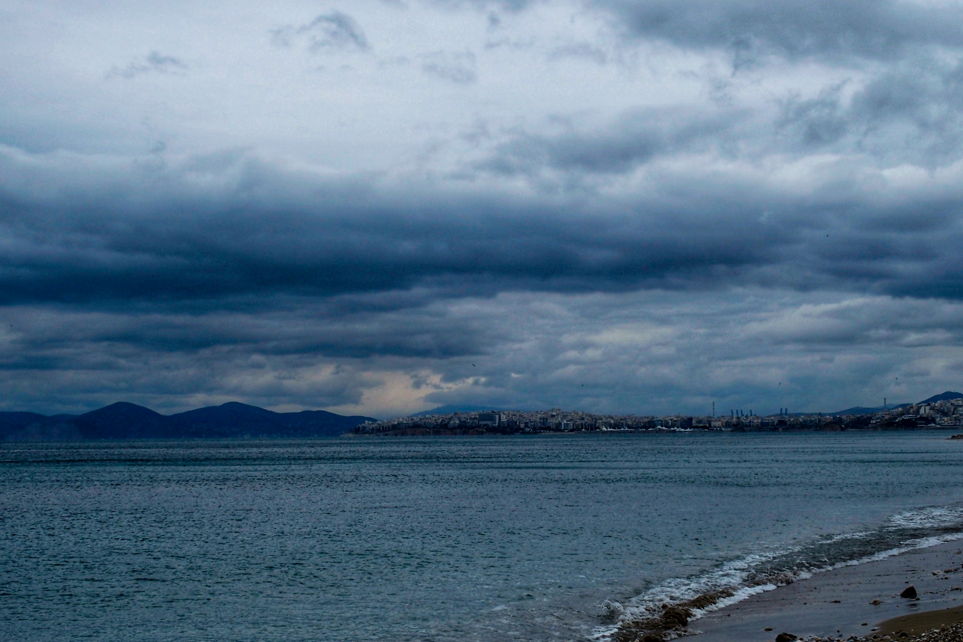 Κοριτσάκι δυο ετών ξεβράστηκε σε παραλία στο Παλαιό Φάληρο – ONLARISSA ...