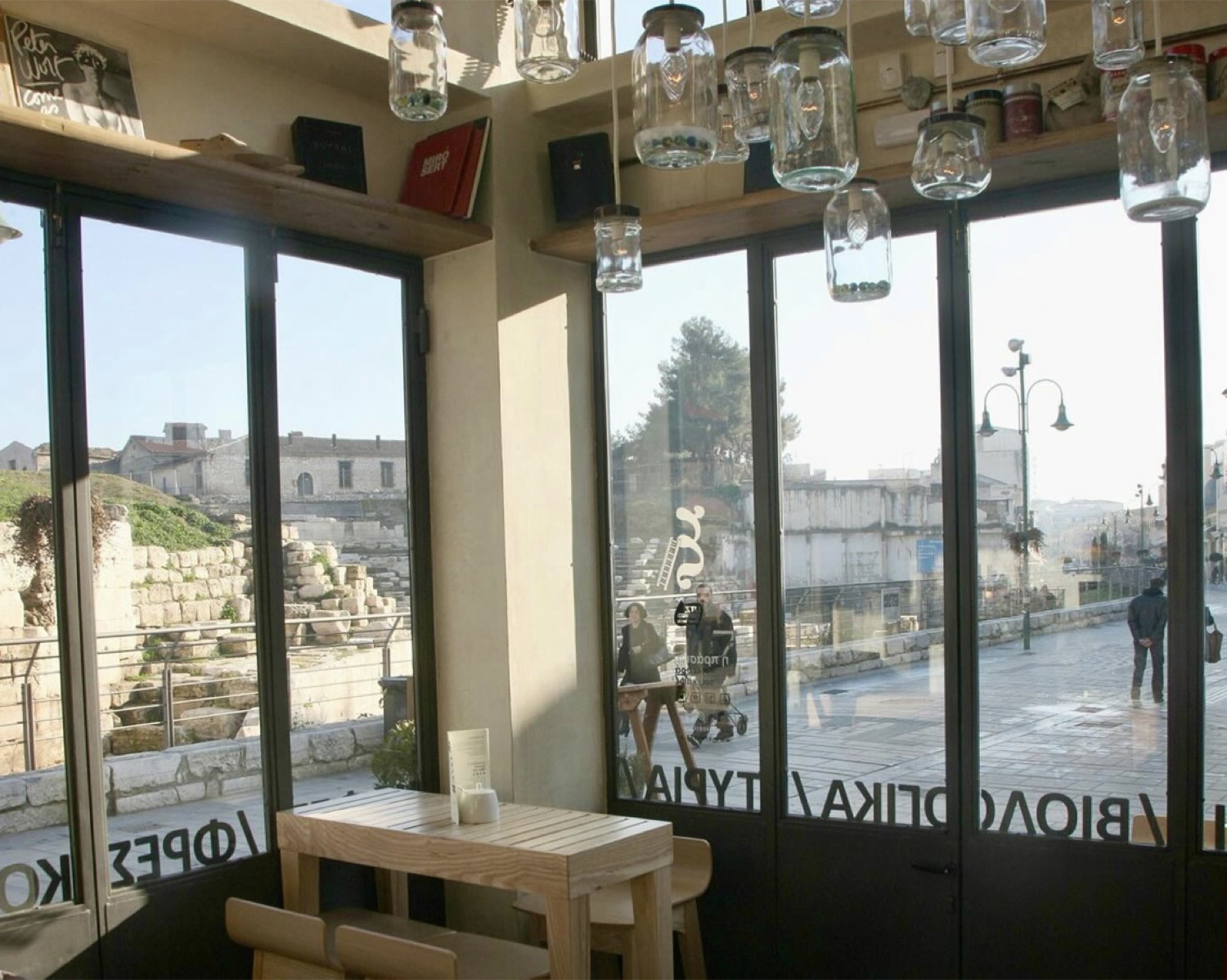 Λάρισα: Γνωστό καφέ αποχαιρέτησε για πάντα δύο αγαπημένους του φίλους ...
