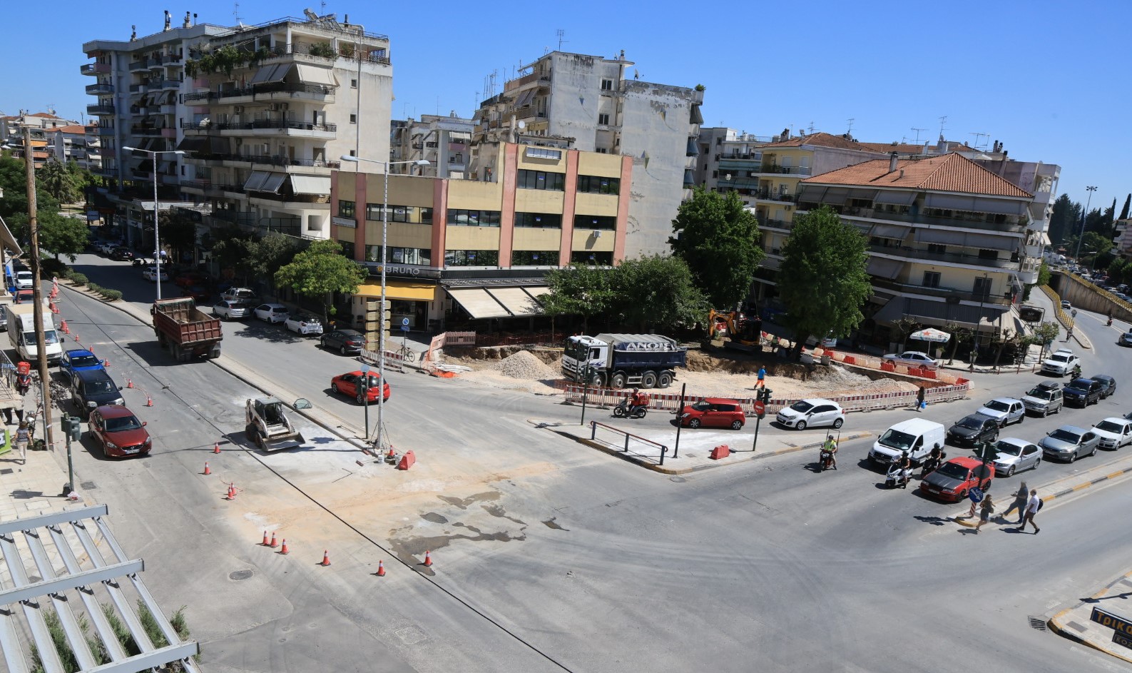 Δήμος Λαρισαίων: Σε εξέλιξη τα έργα στη συμβολή των οδών Παναγούλη-Ηρ ...