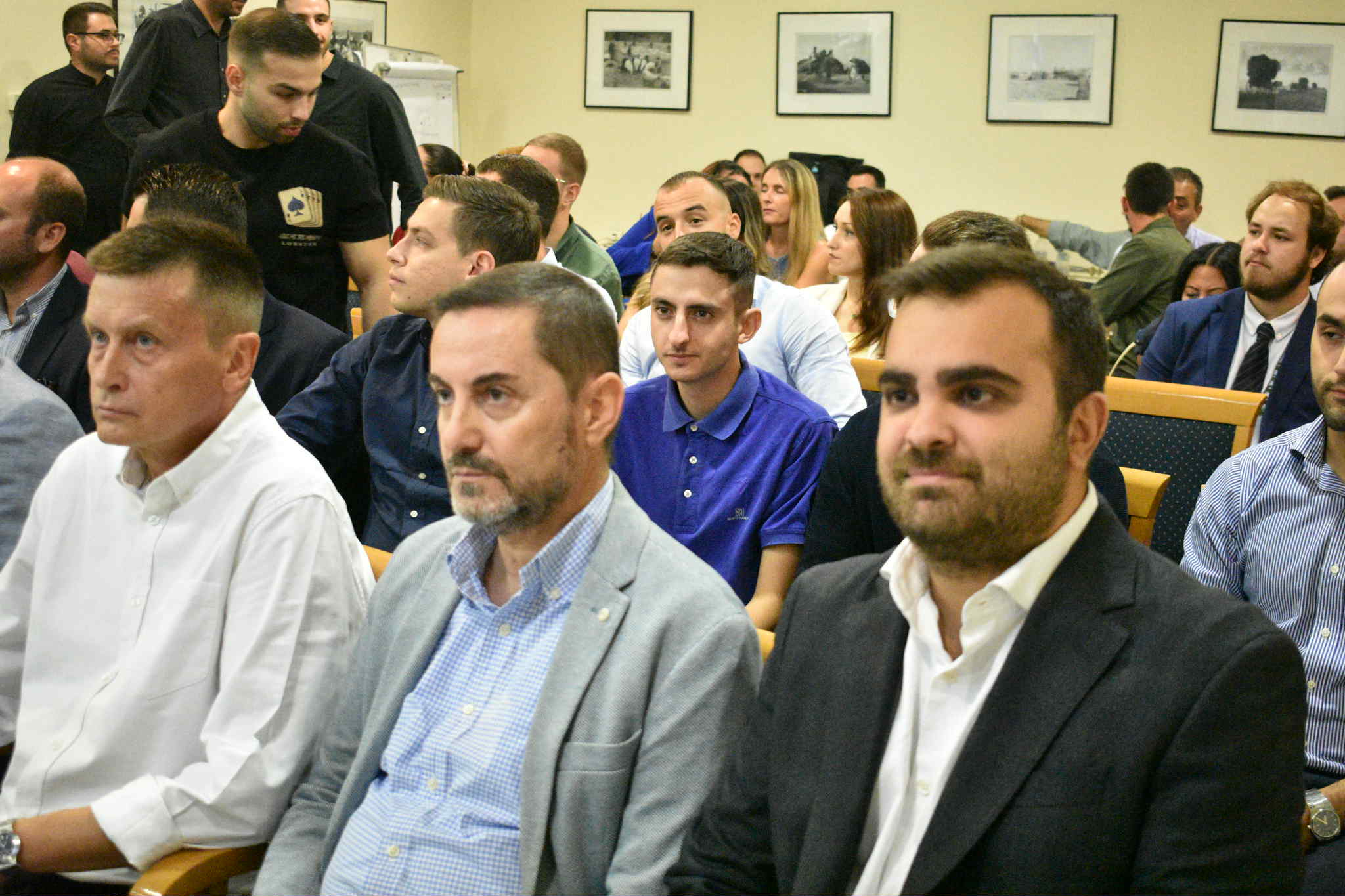 Λάρισα: Πλήθος κόσμου στο προσυνέδριο της ΟΝΝΕΔ - Στο επίκεντρο νέες ...