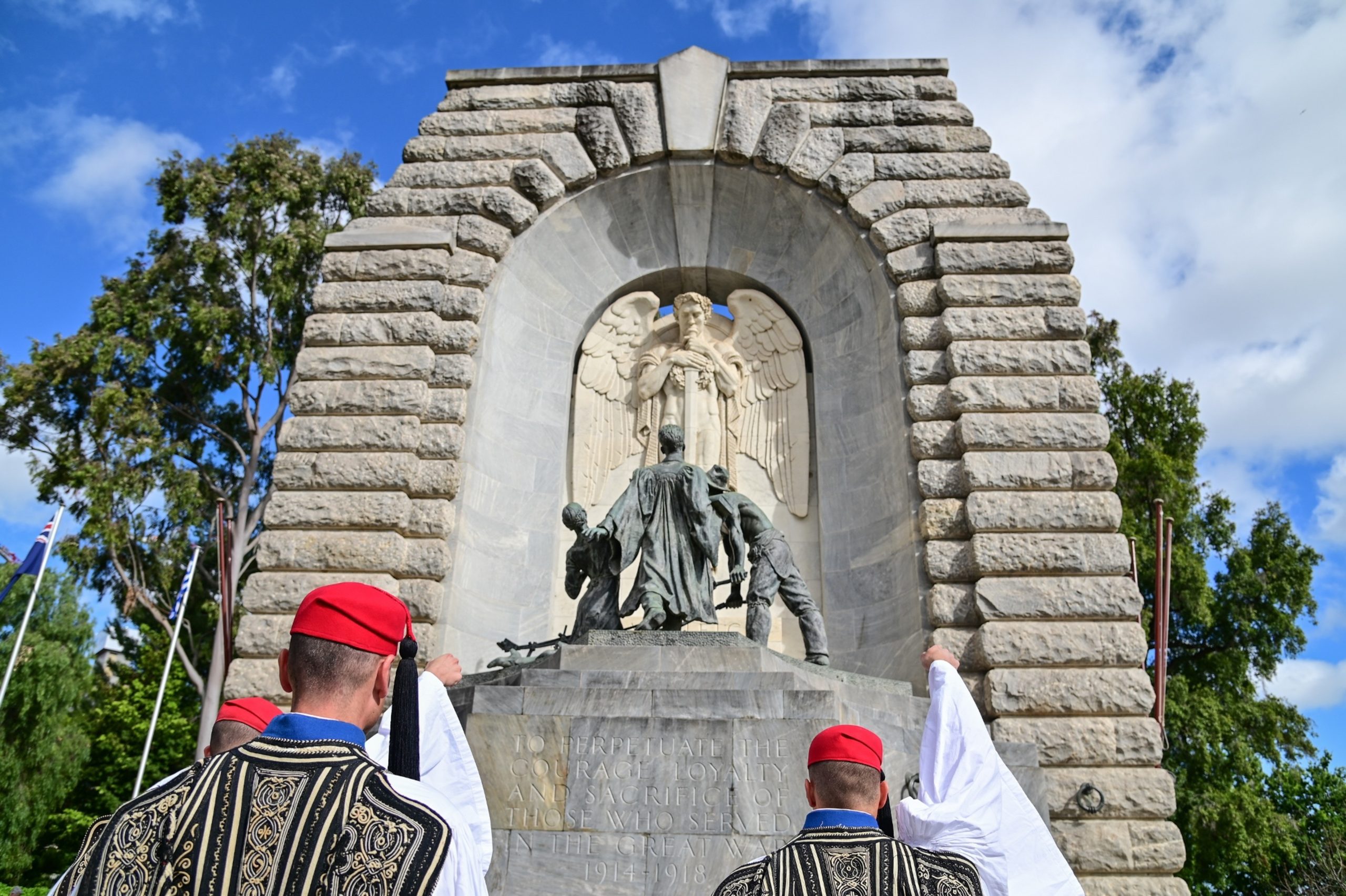ΚΚΕ: Προσβολή για το Μνημείο του Άγνωστου Στρατιώτη είναι η ...