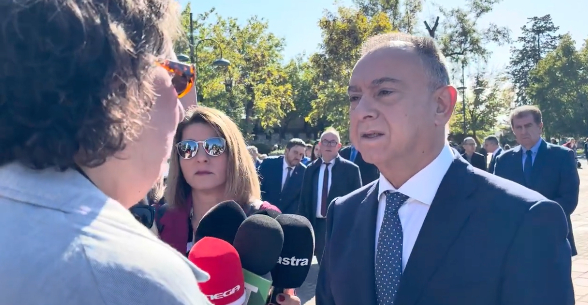 Λάρισα: Τετ-α-τετ Κέλλα με την Χρυσούλα Χλωρού στο Ηρώο – «Η κατάσταση ...