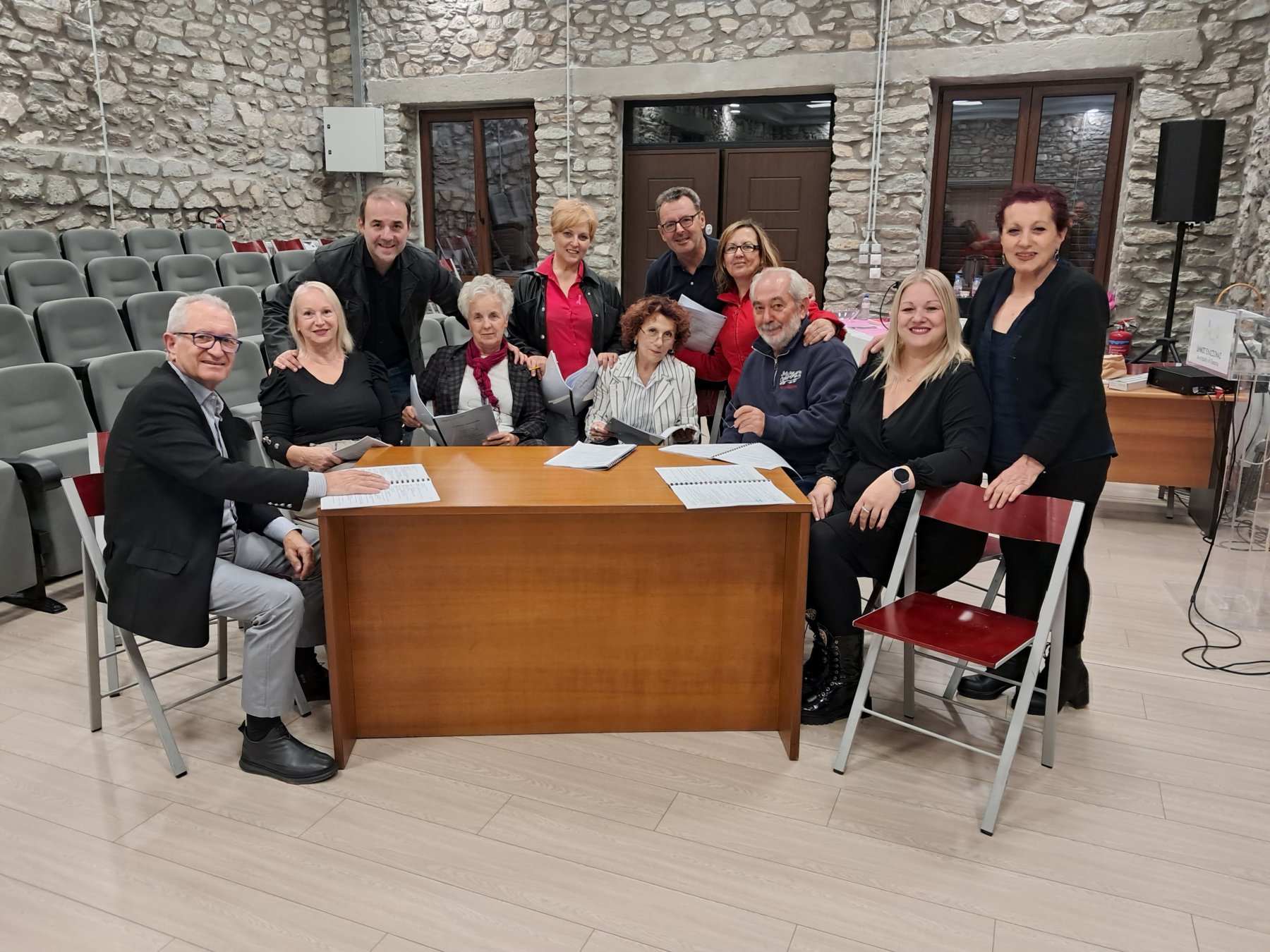 Το «παραστράτημα» από τη θεατρική ομάδα «Επί Σκηνής» στην Ελασσόνα ...