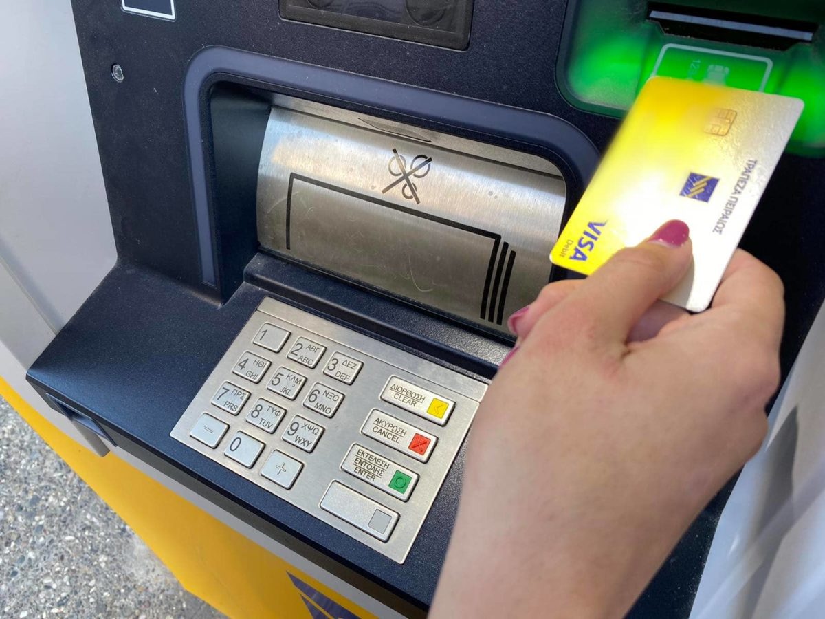 Bόλος: Το νέο κόλπο των απατεώνων στα ΑΤΜ με το «ξεχασμένο ...