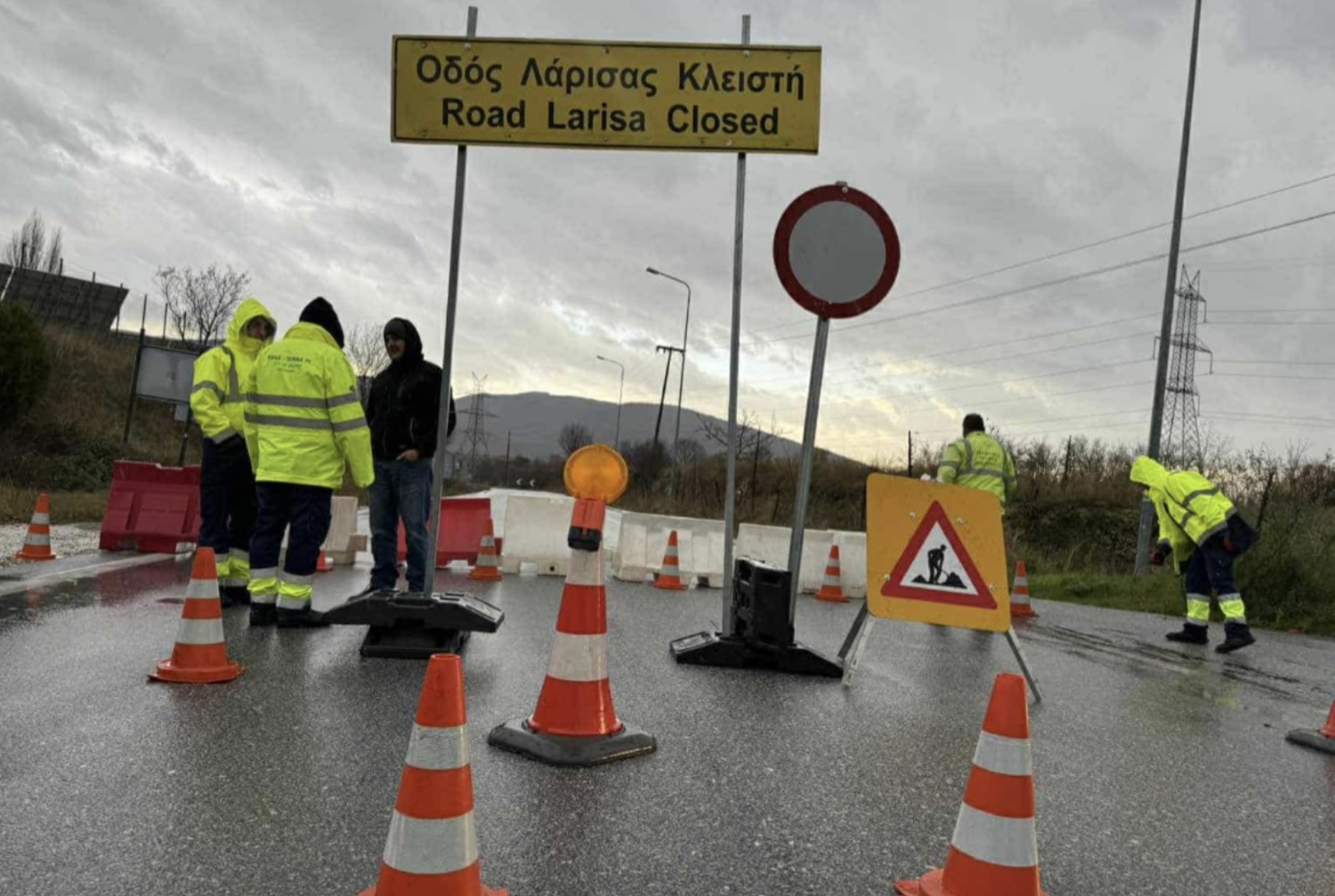 Κατολίσθηση στην εθνική οδό Λάρισας - Κοζάνης: Έκλεισε ο δρόμος, μη ...