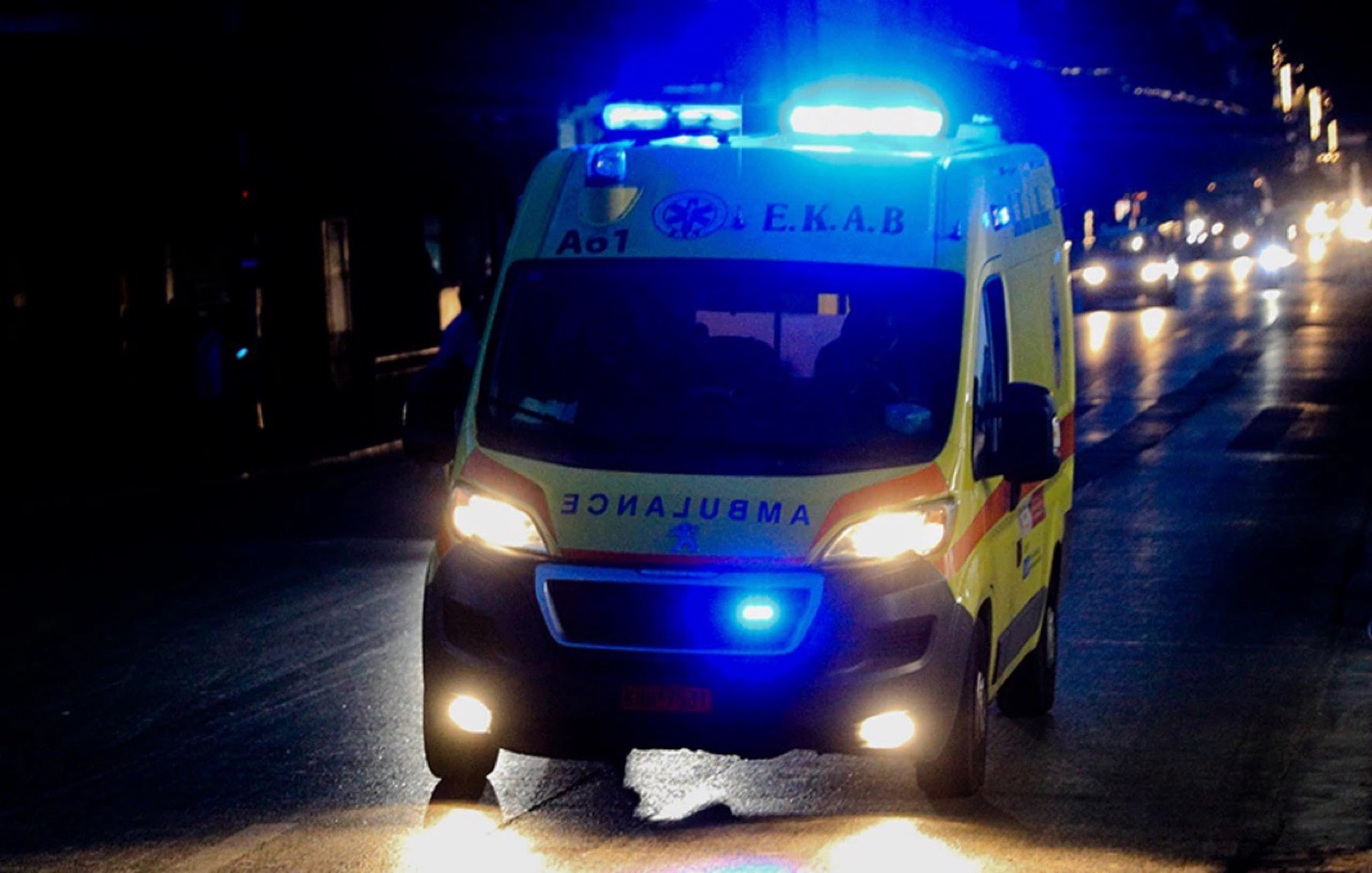 Λάρισα: Συναγερμός στο ΕΚΑΒ για γυναίκα που παρασύρθηκε από μηχανάκι ...