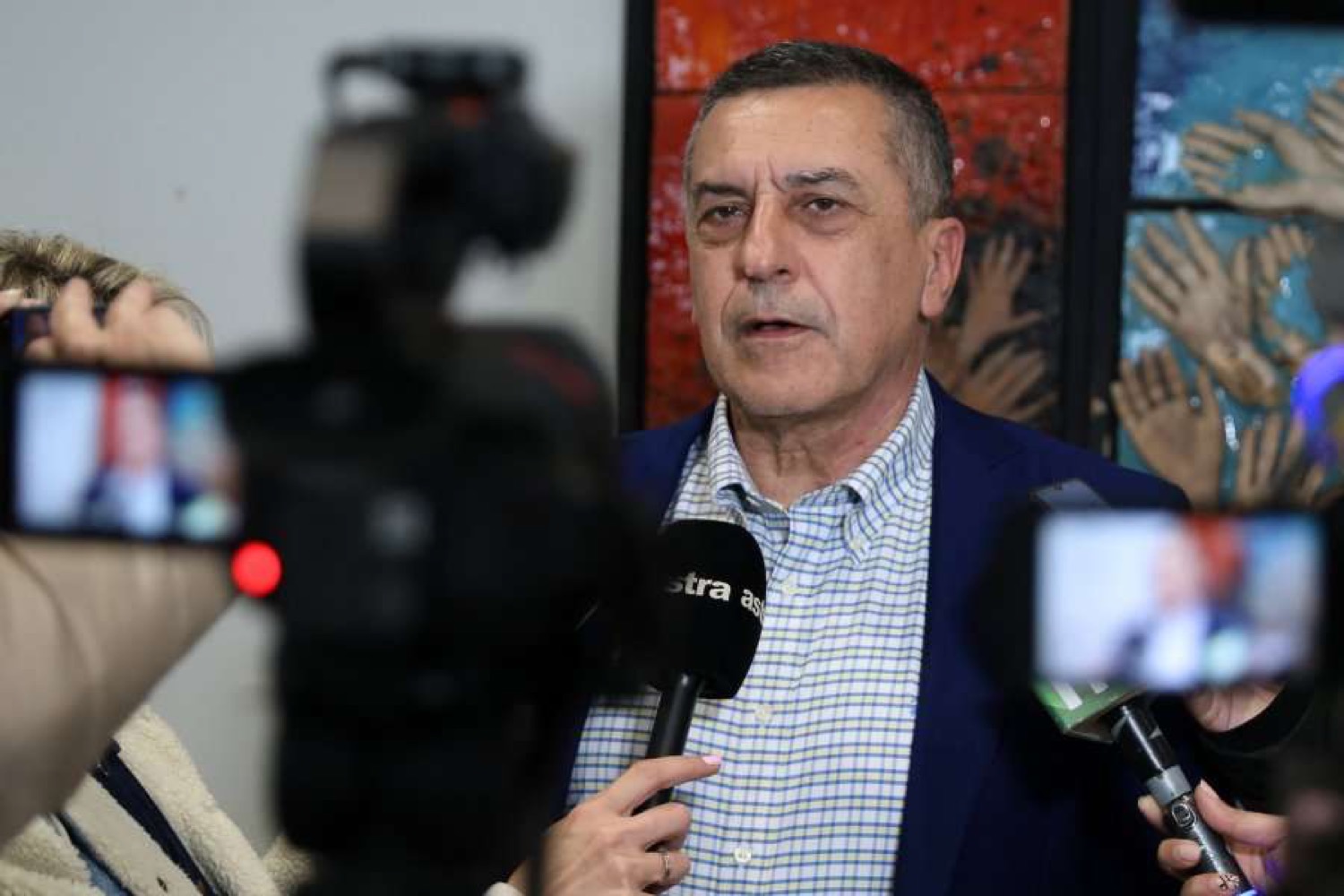 Ανάρτηση Κουρέτα με νόημα: «Να τους βάλουμε να ακούν αυτό το τραγούδι ...