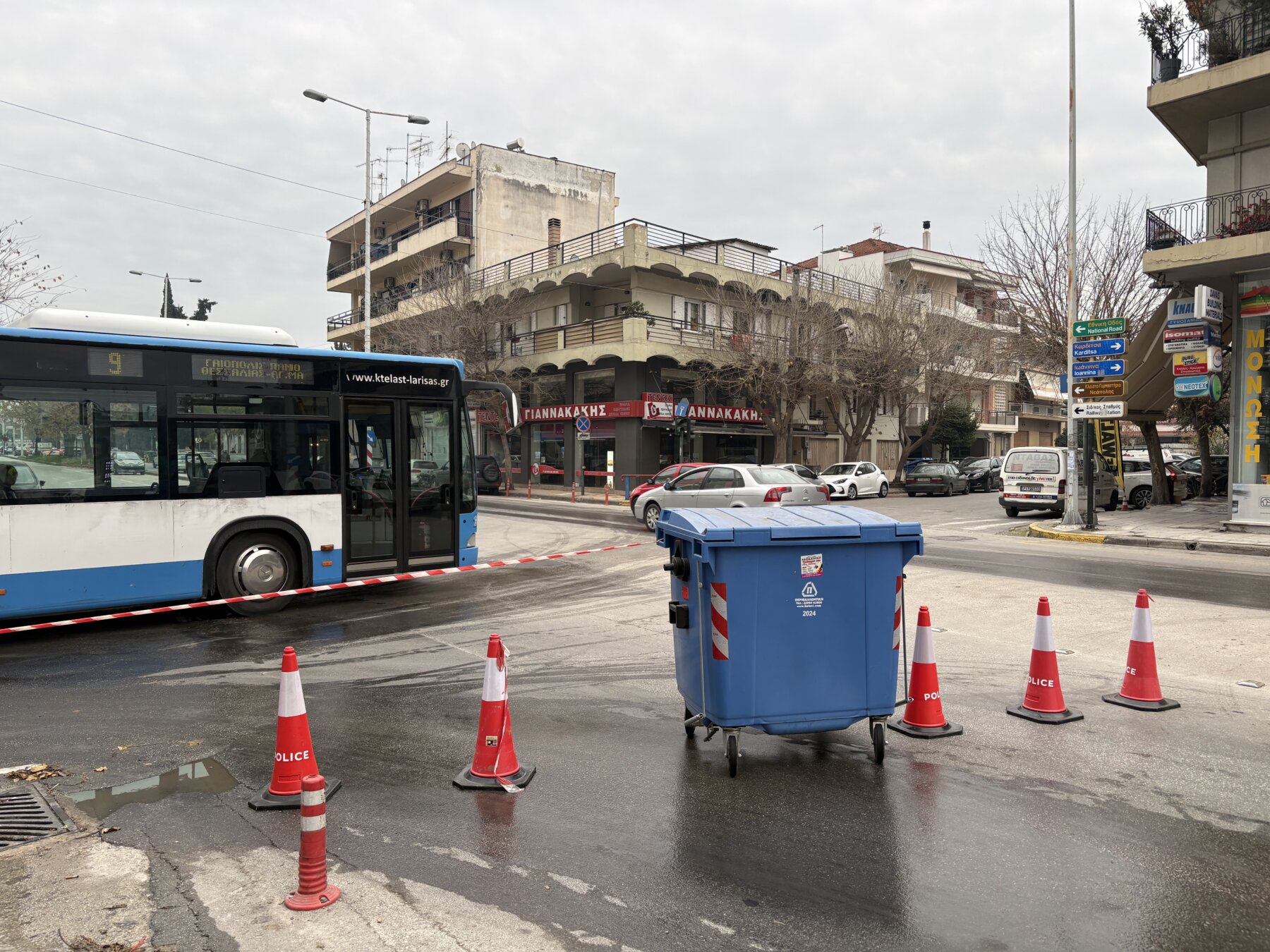 Δείτε φωτογραφίες: Ζημιά σε αγωγό της ΔΕΥΑΛ - Κλειστό μέρος της Ηρώων ...