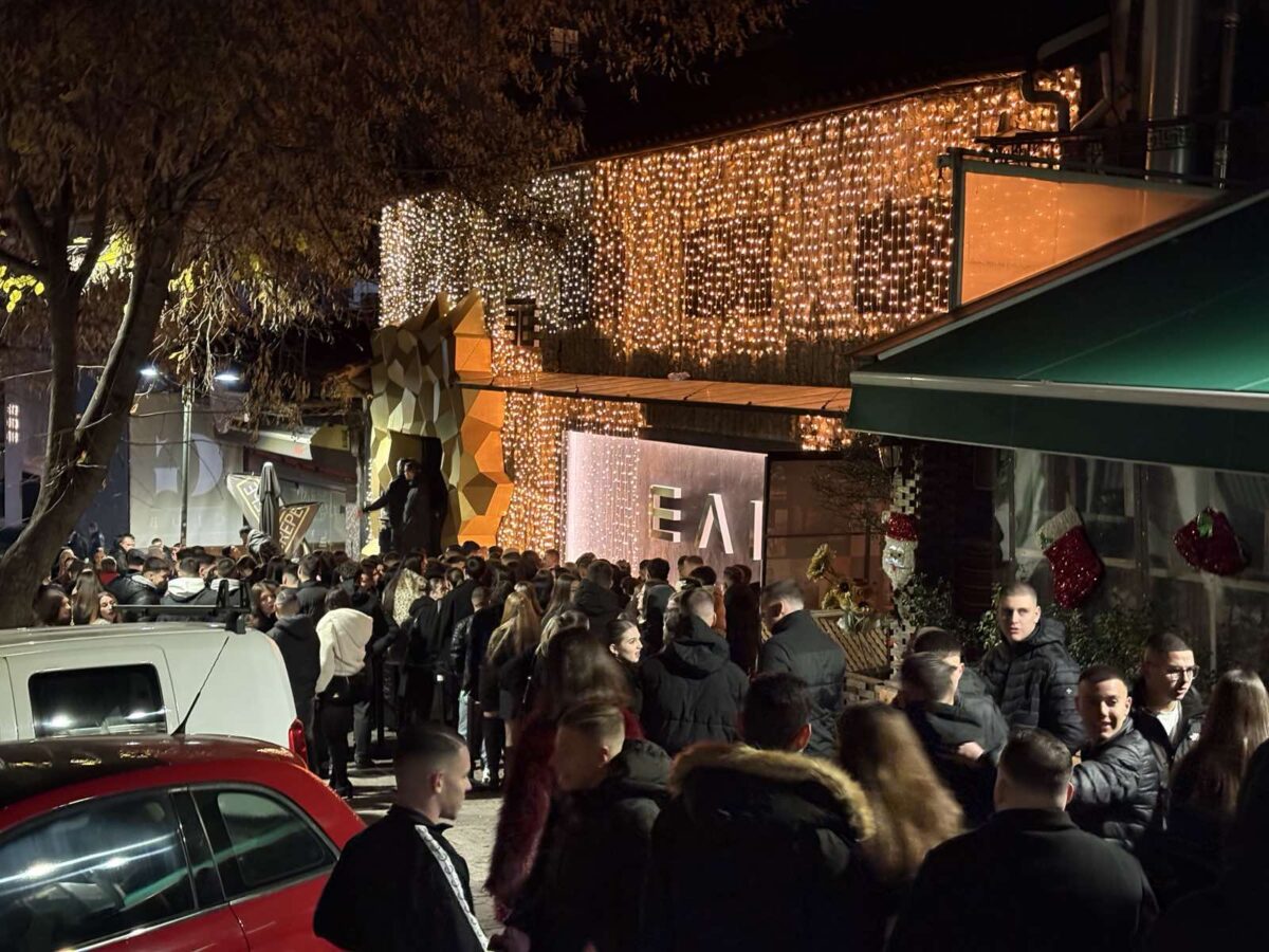 Παραμονή Πρωτοχρονιάς με ξεφάντωμα για τους Λαρισαίους – "Ουρές" στα ...