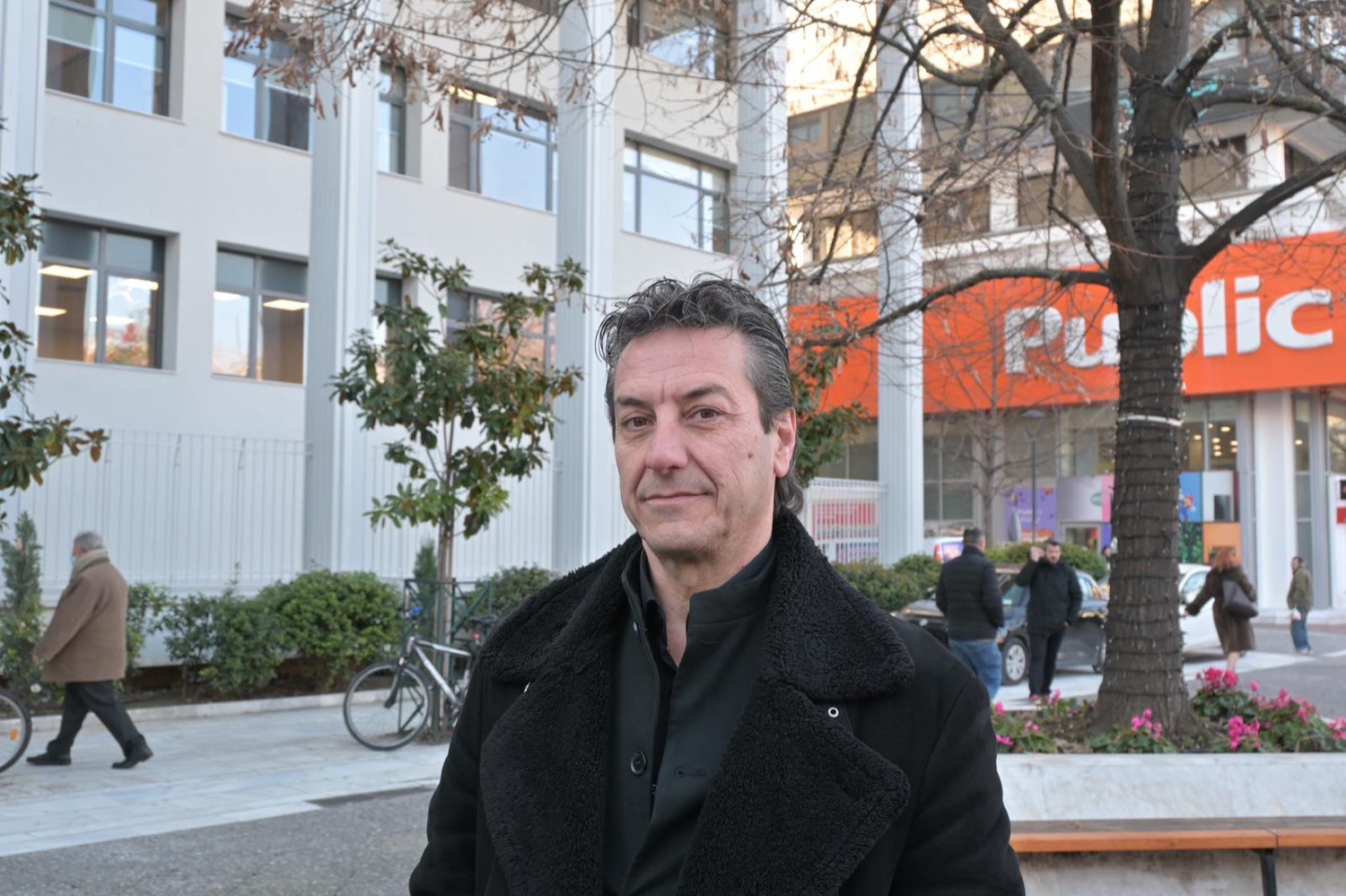 Ξεκίνησαν οι χειμερινές εκπτώσεις στη Λάρισα - «Ευκαιρία για τους ...