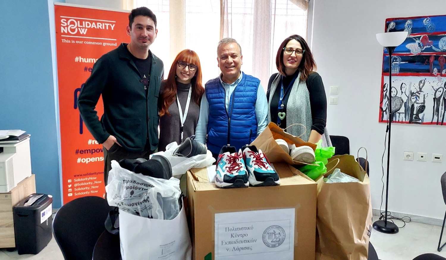 Προσφορά παπουτσιών από το ΠΟΚΕΛ στο «SolidarityNow» (φώτο) - ONLARISSA ...